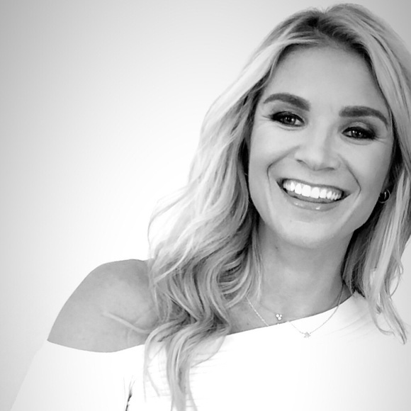 Allie's Closet (@alliecscloset) | Poshmark